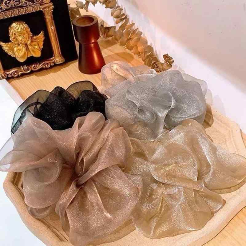 ・カテゴリ: ヘアゴム・主な素材: チュール・加工技術: ハンドメイド・カラー展開: グレー、ゴールドブラウン、あずき色、ブラック・デザイン要素: テクスチャ・スタイル: ナチュラル、ゆったり、清新、フェミニン