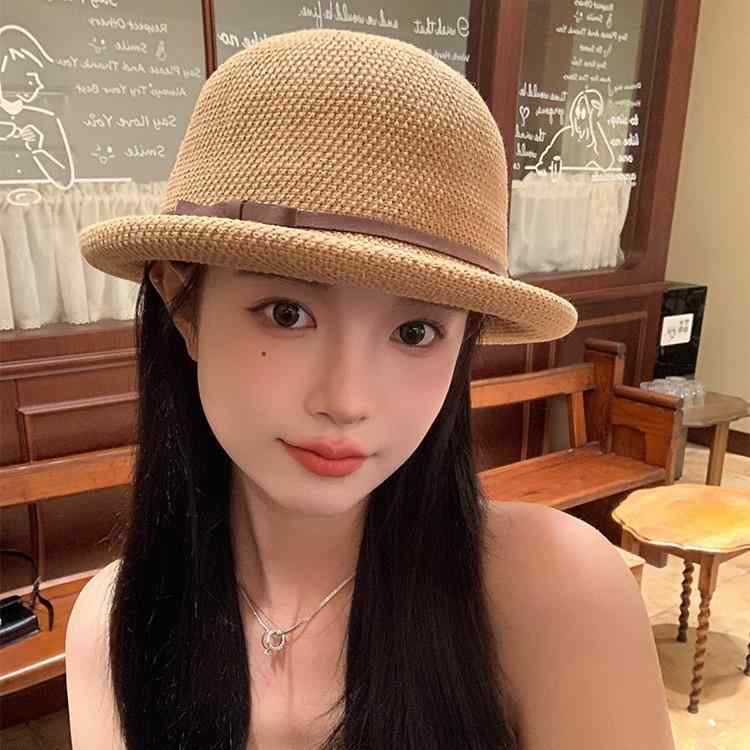 ・カテゴリ: 漁夫帽・帽頂スタイル: 丸型・つばのスタイル: 広いつば・カラー展開: カーキ、ブラック、キャメル、ベージュ・サイズ展開: 大人向け（56-58cm）・機能: 日よけ・主な素材: コットンポリエステル・スタイル: ラグジュアリ...