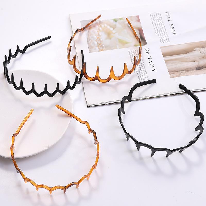 ・カテゴリ: ヘッドドレス・主な素材: プラスチック、樹脂・加工技術: 射出成形・カラー展開: ピンク、パープル、マルチカラー、グリーン、ブルー、グレー、アンバー、ブラック、デミ柄・流行要素: メッシュ、レオパード、幾何学模様・スタイル: ...