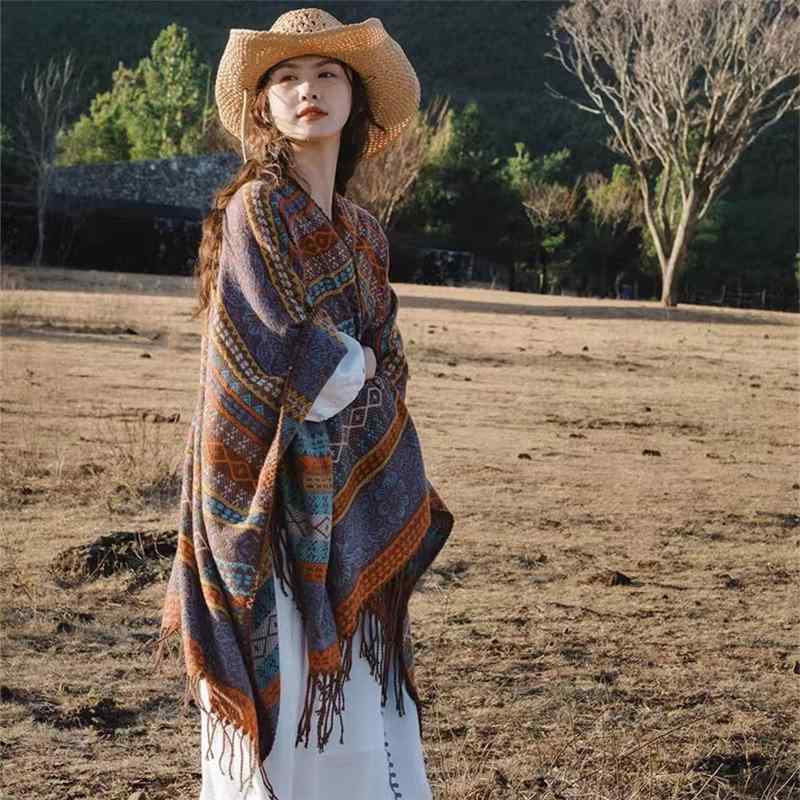 ・対象: 女性・主な素材: アクリル・カラー展開: ネイビー、レッド