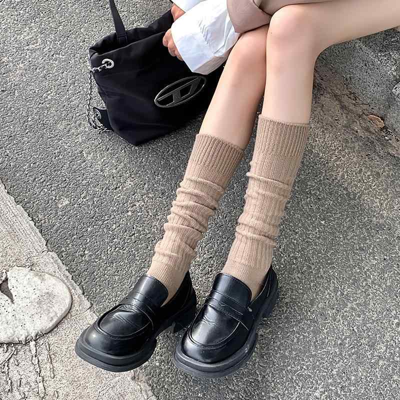 ・カテゴリ: 靴下・主な素材: 綿・機能: 吸汗・柄: 無地・性別: 女性・対象年齢: 青年（18-40歳）・レッグ長: クルーソックス・カラー展開: ブラック、グレー、コーヒー、カーキ、オフホワイト、ライトピンク、ダークピンク・サイズ展開...
