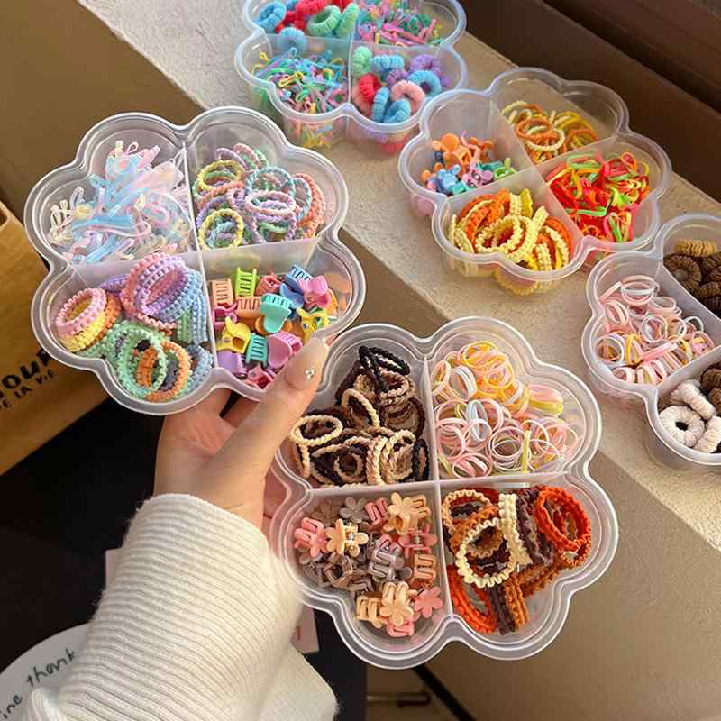 ・カテゴリ: ヘアゴム・主な素材: プラスチック、樹脂・加工技術: ハンドメイド・カラー展開: カラフル系セット、オレンジ・イエロー系セット、ミックスカラー系セット、ブラウン系セット、ライトカラー系セット・デザイン要素: プリーツ、イレギュ...