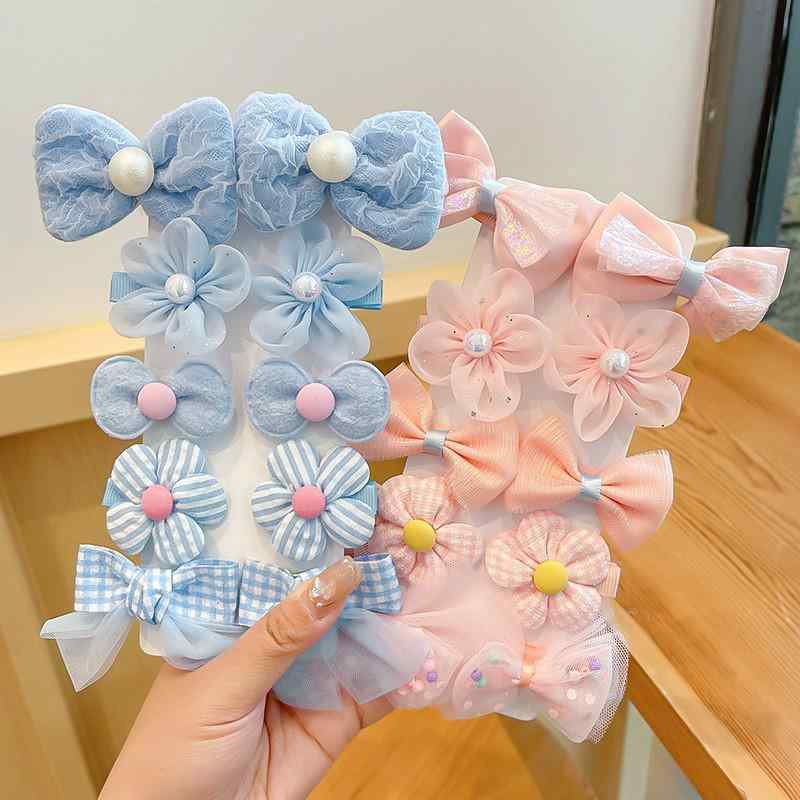 ・カテゴリ: ヘアアクセサリー・スタイル: カートゥーン、キュート・主な素材: 布・デザイン: ハート、リボン、花柄・セット内容: 10点セット・カラー展開: ライトピンク、ピンク、テンダーピンク、ブルー、パープル、グリーン、イエロー・対象...