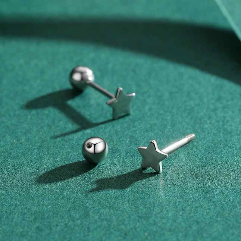 ・カテゴリ: 耳飾り・主な素材: 銅・処理技術: 電気メッキ・デザイン: 星形・カラー展開: 光面星星耳钉（プラチナ色）・スタイル: ファッション通勤・対象: ユニセックス・トレンド要素: 形状、パターン