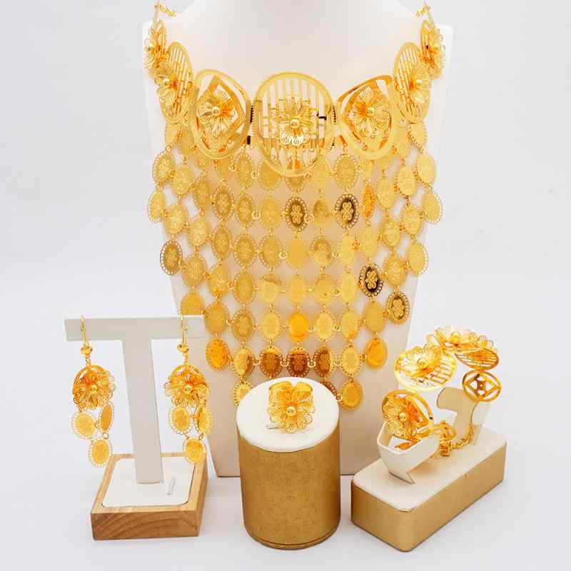 ・素材: 合金・加工技術: 電気メッキ・セット内容: 衣類飾り、首飾り、耳飾り、手首飾り・チェーンの種類: O字チェーン・ペンダント素材: 合金・スタイル: ラグジュアリー・デザイン: オリジナルデザイン・カテゴリ: セット・対象: レディース