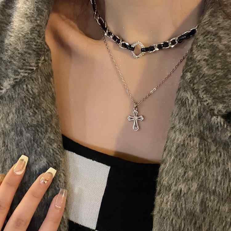 ・カテゴリ: ネック飾り・素材: 合金・加工技術: 電気メッキ・デザイン: 幾何学的・チェーンの種類: チョーカー（デコルテチェーン）・ペンダント素材: 合金・長さ: 31cm〜40cm・カラー: ブラッククロスネックレス・トレンド要素: ...