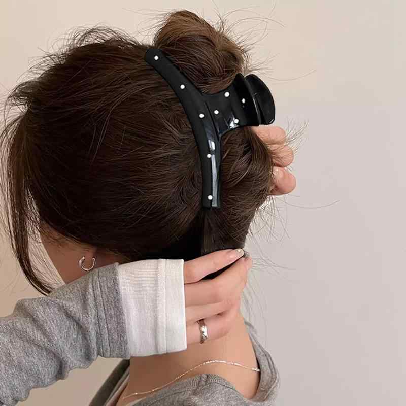 ・カテゴリ: ヘアアクセサリー・素材: アクリル・スタイル: ポルカドットヘアクリップ、韓国スタイル、フレッシュ、フェミニン・タイプ: バンスクリップ・カラー展開: イエロー、ブラック・デザイン: ドット柄、幾何学モチーフ・対象: レディース