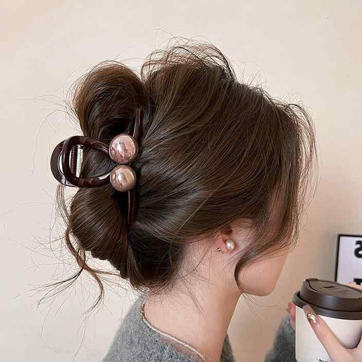 ・カテゴリ: ヘアアクセサリー・主な素材: アクリル・スタイル: ナチュラル、個性派・対象: レディース・デザイン: 幾何学型・処理技術: インレイ（はめ込み）・ギフト向け用途: 誕生日・タイプ: バンスクリップ・カラー展開: ブラウン大サ...