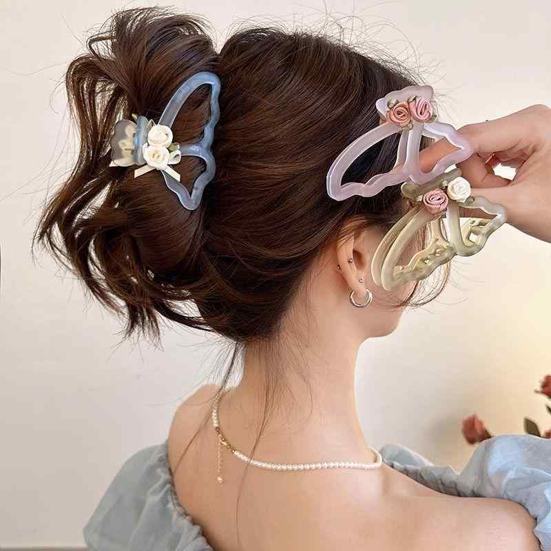 ・スタイル: 薔薇抓みクリップ・処理技術: ラッカー塗装・ヘアクリップ分類: バンスクリップ・カラー展開: アイスブルーホワイト、スモーキーピンク、ミントグリーン・デザイン: 蝶と薔薇のバンスクリップ・テイスト: 清新、フェミニン・カテゴリ...