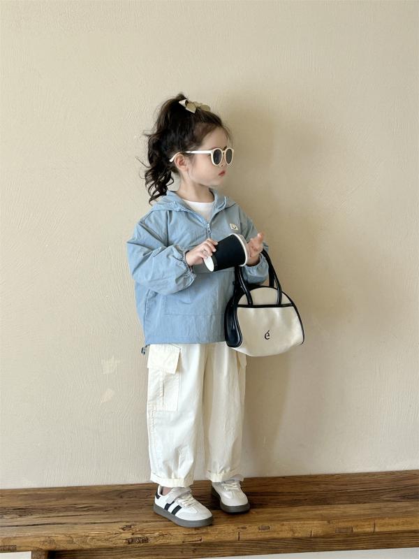 ・カテゴリ: 子供用ジャケット・アウター・対象性別: 男の子・対象年齢: 中小童（3〜8歳、身長100〜140cm）・スタイル: 韓国風・柄: 無地・生地の厚さ: 薄手・デザイン: フードなし、運動、ベルト取り外し不可・袖丈: 長袖・安全基...