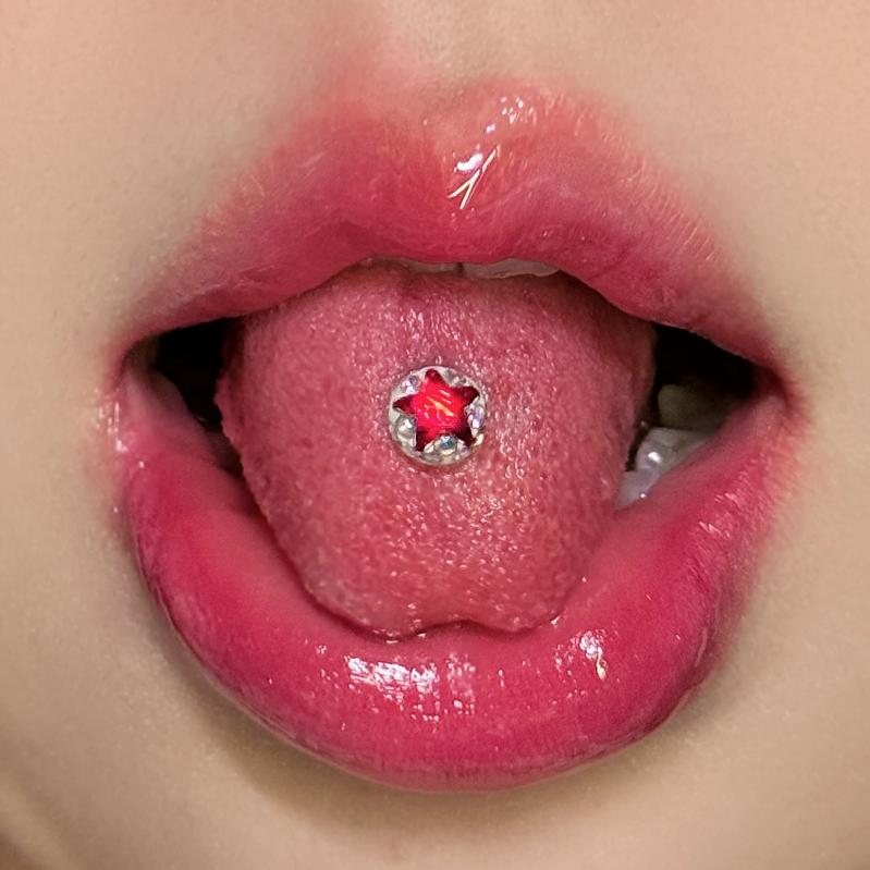 ["・種類: 舌耳飾り","・加工方法: ラバーコーティング","・スタイル: 男女兼用","・素材: ステンレス","・デザイン: 欧米風","・カラー: 白+ABスター、AB+レッドスター、AB+ピンクスター、AB+ABスター、白+レッ...