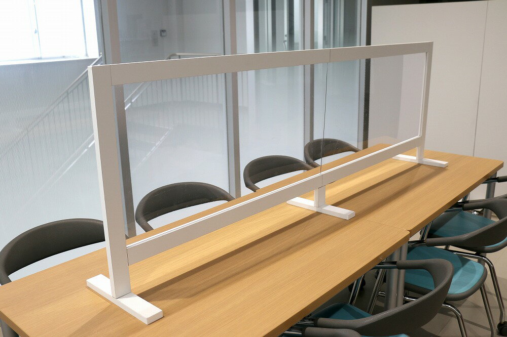 幅約182cmのGPPS合成樹脂板を使用した超ワイドな飛沫ガードパネル。 講演、接客、対面、診療、レッスン、バーカウンター、オフィスなどなど使い方はさまざまです。 外寸：67×194×30cm　 《材質》 透明パネル：GPPS合成樹脂板 木...