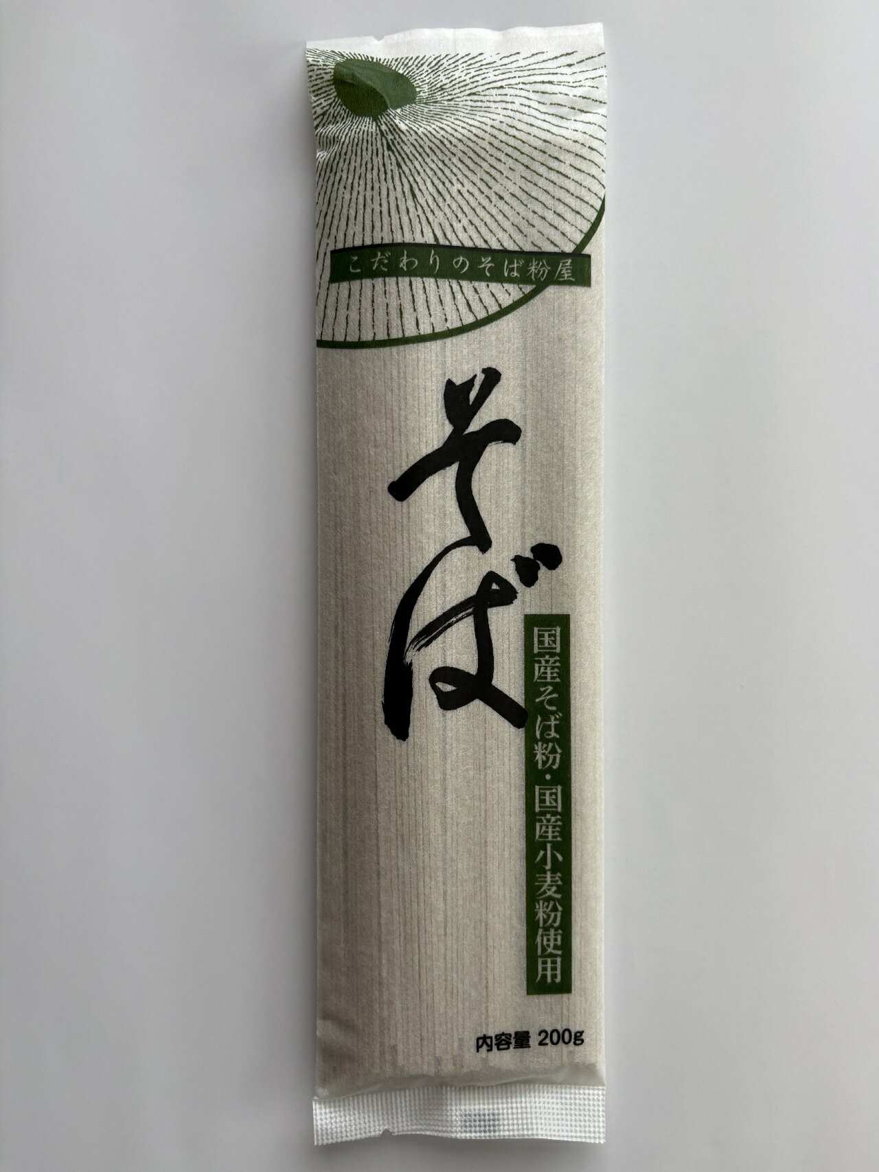そば粉屋と製麺所の永年の経験と技術を生かしたとてもおいしい乾麺です。 創業100年以上のそば粉屋と製麺所が、それぞれの経験と技術を生かして丁寧に作った乾麺です。 原材料を吟味し、製法的には乾麺の乾燥を自然乾燥にしました。麺帯は細麺で、ゆで時...