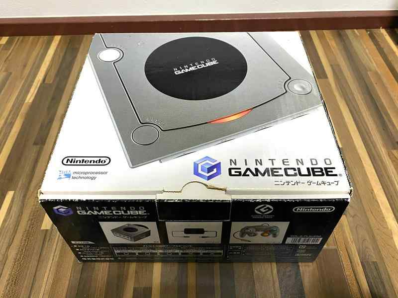 NINTENDO GAMECUBE シルバー【メーカー生産終了】