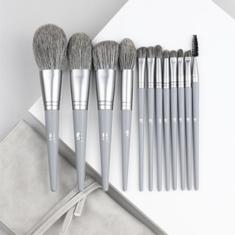 メイクブラシ 12本セット 学生 初心者 メイク道具 セット 携帯用 収納 定着・カテゴリ: 化粧ブラシ・セット内容: 12本・ブラシ素材: 人造繊維・ブラシケース素材: PU・柄の素材: 木・柄の長さ: 長杆・毛の長さ: 4cm・全長: ...