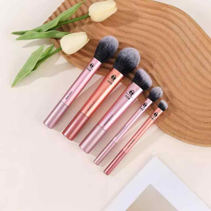 メイクブラシ 5本セット フェイスブラシ チークブラシ ハイライトブラシ シェーディングブラシ アイシャドウブラシ 柔らかい 化粧筆