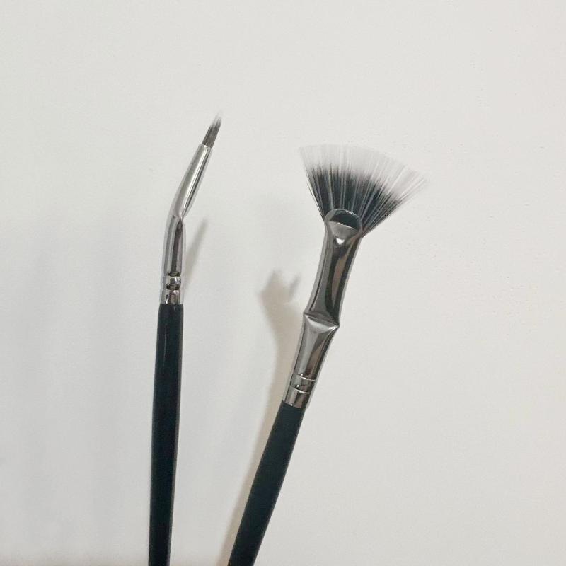 化粧ブラシ 扇形 まつげブラシ 繊長 ダブルレイヤー アイライナー 斜めカット・カテゴリ: アイライナーブラシ.リップブラシ.まつげブラシ/コーム・ブラシ素材: 人造繊維・柄の素材: 木・セット本数: 1本・外観色: 折れ角扇形.折れ角アイ...