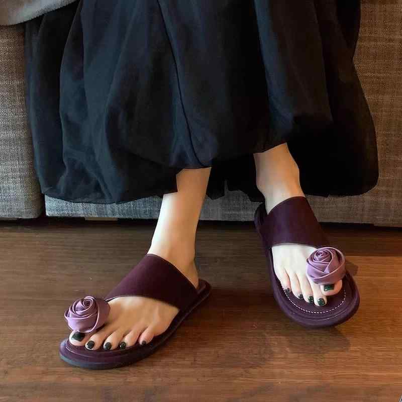 サンダル レディース 花柄 フラット ぺたんこ 歩きやすい かわいい おしゃれ 外履き 普段使い 旅行 リゾート・カテゴリ: サンダル・対象年齢: 成年・スタイル: カジュアル・流行の要素: 铆钉・甲材: PU・ソール素材: ゴム・カラー:...