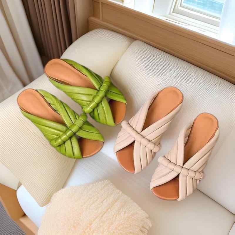 サンダル レディース 春夏 外履き フラット ぺたんこ 魚口 レザー かわいい 歩きやすい 普段使い・カテゴリ: サンダル・対象年齢: 成年・スタイル: イギリス風・流行の要素: 穴あき・靴の甲材: 合成PU・靴底の素材: ゴム・柄: 無地...