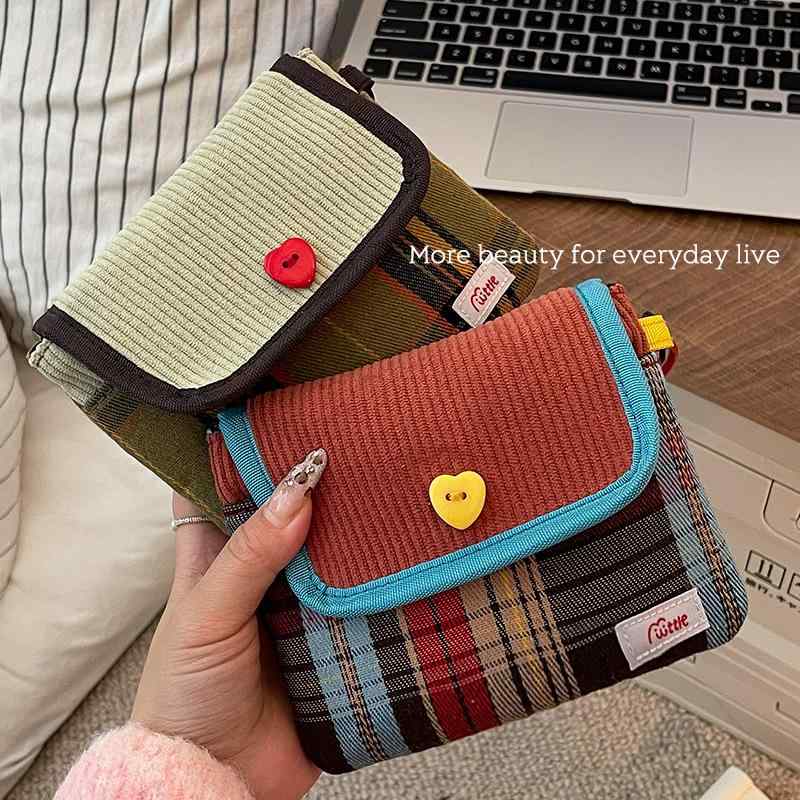 サニタリー ポーチ 学生用 携帯用 小型 布製 お出かけ 月経 生理用品 ナプキン 収納袋