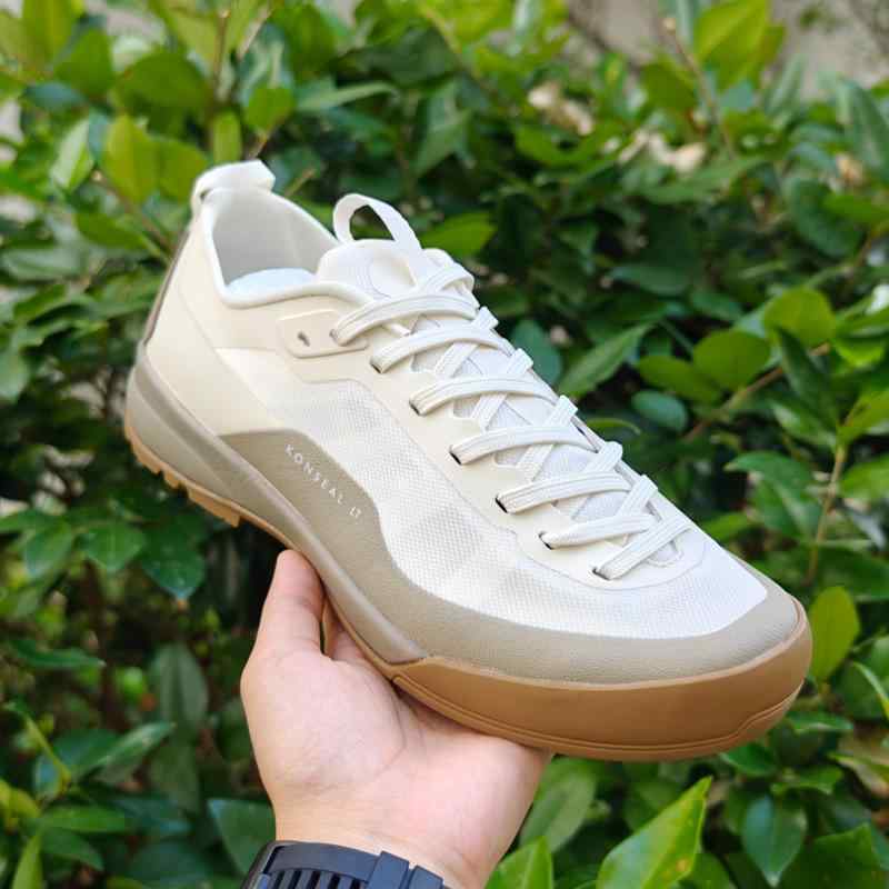 スニーカー ランニングシューズ 超軽量 運動靴 男女兼用 通気性 メッシュ カジュアル 普段使い ウォーキング 衝撃吸収 グリップ性