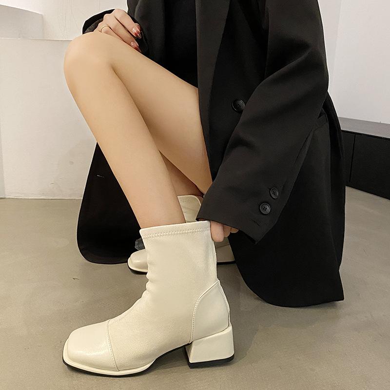 靴 レディース 大きいサイズ 幅広 甲高 ショートブーツ 太ヒール チャンキーヒール ゆったり 歩きやすい 痛くなりにくい 美脚効果 秋冬・対象年齢: 成人・アッパー素材: 合成PU・対象: 女性・スタイル: ・ブーツ種類: ・要素: 防水...