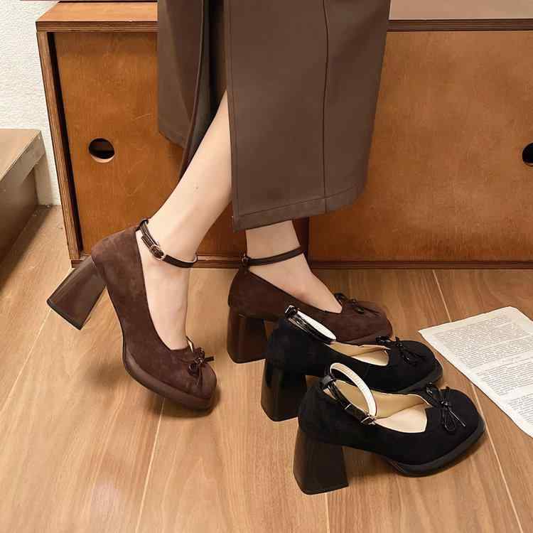 ハイヒール レディース ファー スエード スクエアトゥ ストラップ チャンキーヒール パンプス かわいい フェミニン エレガント カジュアル お洒落 デート パーティー イベント