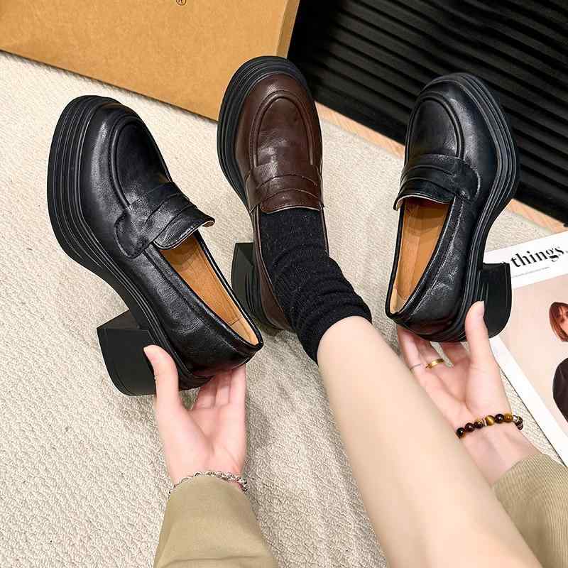 ローファー レディース 秋冬 ラウンドトゥ 厚底 太ヒール チャンキーヒール コンフォート シューズ 靴 歩きやすい 履きやすい レザー風 合皮 フェイクレザー カジュアル マニッシュ