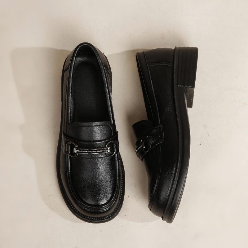 靴 レディース ローファー フラットシューズ 本革 レザー メタル エレガント 通勤 普段使い 疲れない 歩きやすい ブラック系