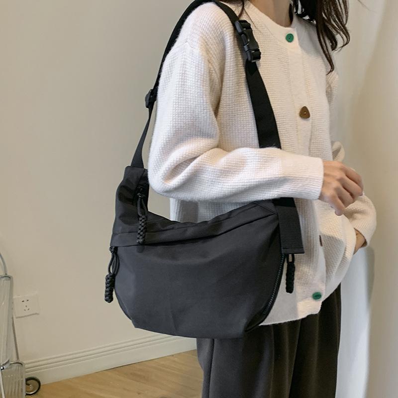 ショルダーバッグ レディース キャンパス スポーツ 通勤 普段使い 斜めがけ 鞄 カバン カジュアル 餃子型 オックスフォード