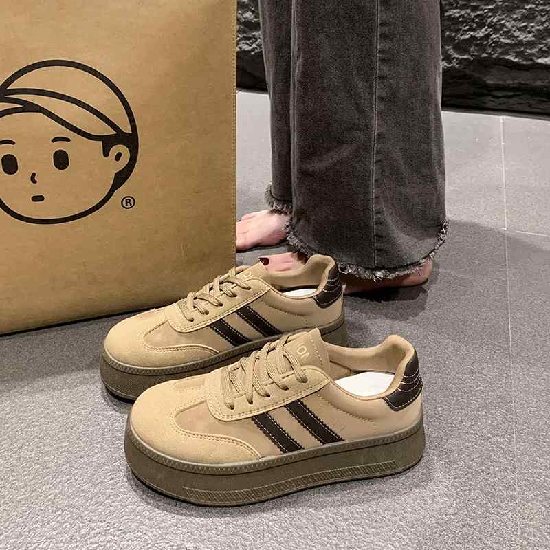 スニーカー レディース 運動靴 スポーティー カジュアル 普段使い 軽量 紐靴 歩きやすい 白