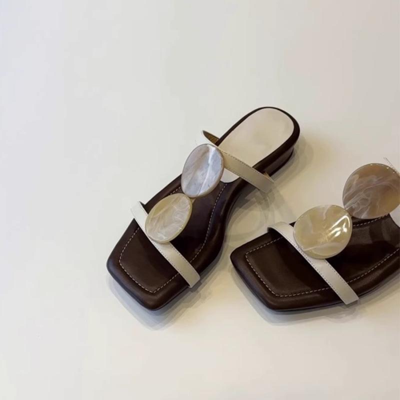 サンダル レディース ローマ字 ビーチサンダル 羊革 フラットサンダル スクエアトゥ 気質 小さいサイズ 普段使い