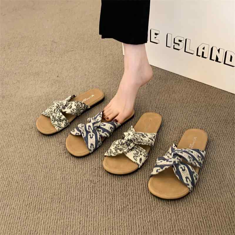 サンダル レディース 春夏 フラット ぺたんこ 歩きやすい ビーチサンダル スリッパ カジュアル 普段使い 旅行 リゾート やわらかい ソフト ローヒール スカート パンツ スタイル・カテゴリ: サンダル・対象年齢: 成年・スタイル: カジ...