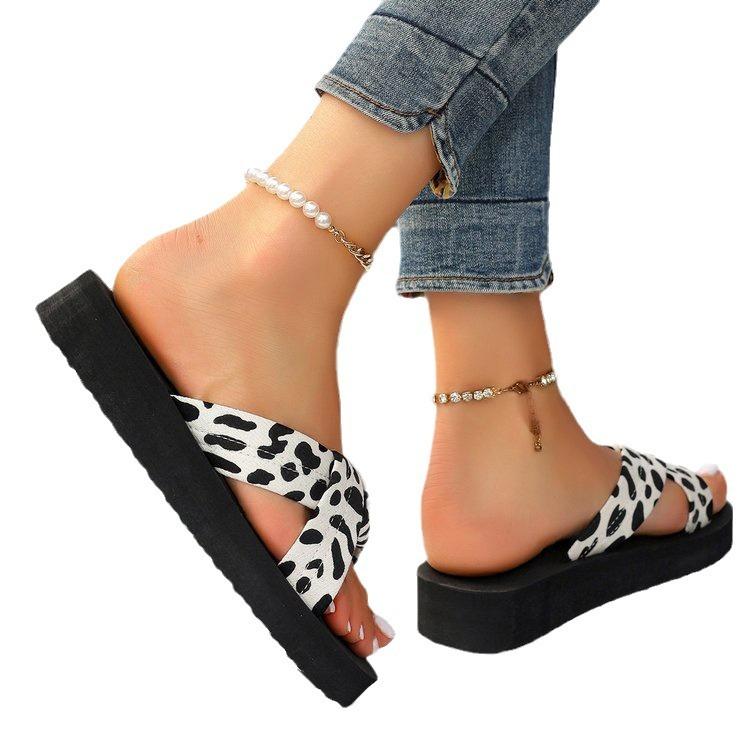 サンダル レディース 大きいサイズ クロスベルト フラット 普段使い ビーチサンダル スリッパ 婦人靴 カジュアル ぺたんこ 歩きやすい リゾート オープントゥ・カテゴリ: T型・スタイル: カジュアル・流行の要素: 車縫線・靴の表面の素材...