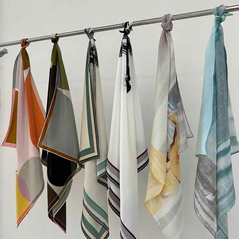 2スカーフ レディース シルク 正方形 花柄 プリント 装飾 首巻き 桑絹 シルク 柔らかい 肌触り 百搭