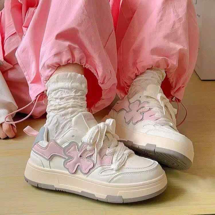 スニーカー レディース 厚底 デザイン インソール クローバー モチーフ カジュアル 普段使い デート かわいい 歩きやすい 白 婦人靴・適用年齢段: 成年・货源类别: 现货・鞋面材质: 合成革・鞋底材质: 橡胶・最快出货时间: 24-48...