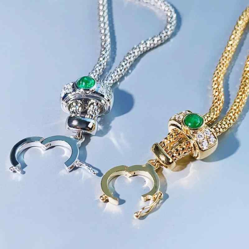 ネックレス レディース ラグジュアリー 高見え エメラルド風 翡翠風 スライド アジャスター 鎖骨チェーン ペンダント アクセサリー ヴィンテージ 上品 エレガント