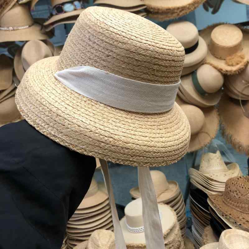 2麦わら帽子 レディース 麦わら帽子 春夏 UVカット 日焼け防止 遮光 ハット つば広 リボン あご紐 ラフィア草 編み込み ハット 女優帽 エレガント かわいい 旅行用 普段使い