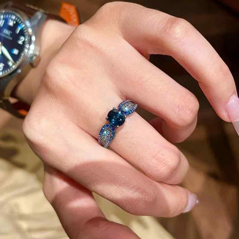 指輪 レディース ロンドンブルー ジルコニア グラデーション ブルー スピネル 小さめ エッグ型 卵型 気質 デザイン レトロ 上品 高見え エレガント シンプル 普段使い お呼ばれ パーティー・素材: 銅・デザイン: 幾何学型・加工方法:...