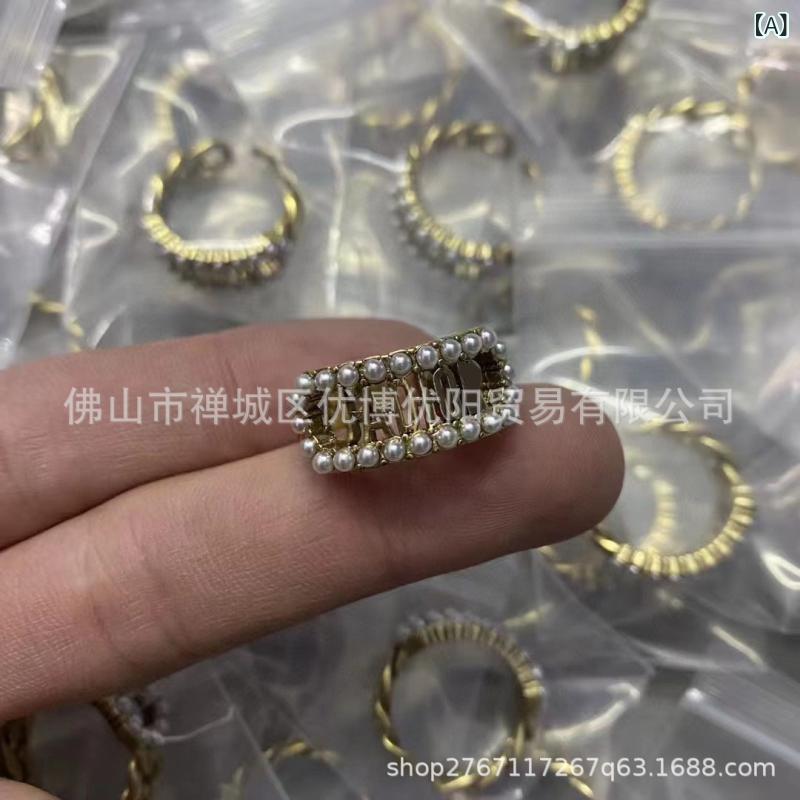 指輪 レディース レトロ アルファベット ジルコニア パール オープンリング 高見え 電気メッキ加工 ファッション 手元 おしゃれ・素材: 銅・処理方法: ダメージ加工・原産地: 深圳・カラー: C040リング・流行要素: なし・スタイル:...