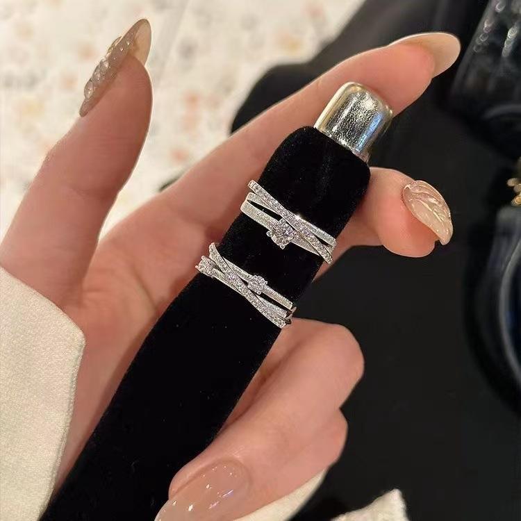 指輪 レディース S999 シルバー 三連リング ジルコニア 小さめ おしゃれ ファッション 個性的 高級感 シルバーリング