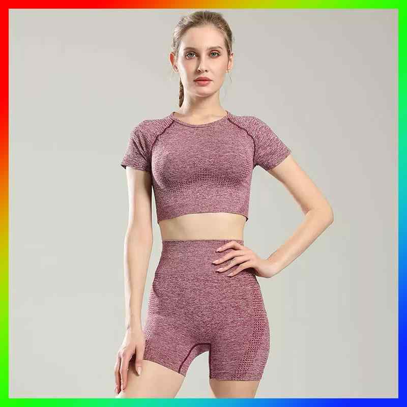 ヨガ レディース 上下セット スポーツウェア シームレス ニット ストレッチ 半袖 短パン 2点セット トレーニング ウェア フィットネス 伸縮性