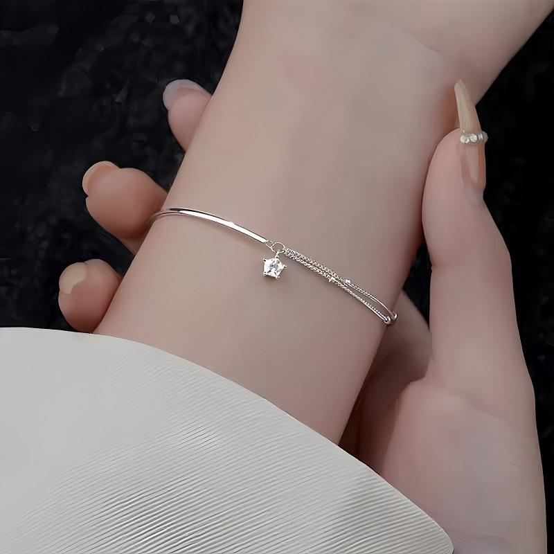 ブレスレット レディース S925 シルバー 女性用 小さめ シンプル 軽奢 手镯 誕生日 ギフト スター 星・素材: 925シルバー・処理: 電気メッキ・スタイル: レディース・形状: 星形・色: 白ゴールド・度: 925シルバー・流行要...