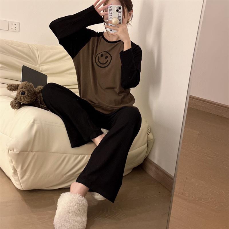 ルームウェア レディース 春秋 シンプル カジュアル 肩落ち 長袖 上下セット・カテゴリ: 睡衣・素材: 涤棉・タイプ: セットアップ・主な素材: ポリエステル・厚さ: 中厚・ネックライン: ラウンドネック・袖丈: 長袖・パンツ丈: 長ズボ...