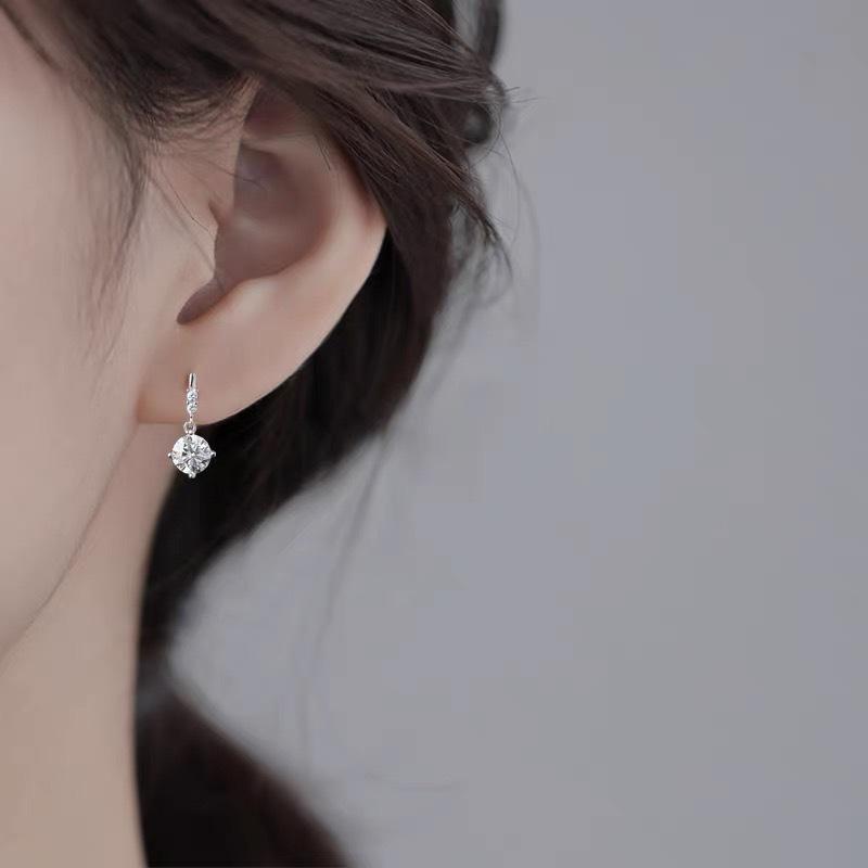 ピアス レディース シルバー925 四爪 ジルコニア シンプル 豪華感 スタッド アレルギー対応 小さめ セカンドピアス 普段使い かわいい