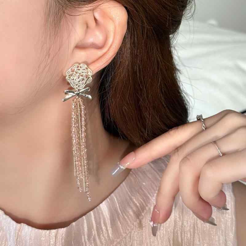 イヤリング レディース 雑貨 煌めく水晶 ユリ 花柄 タッセル 小顔効果 電気メッキ加工 アクセサリー