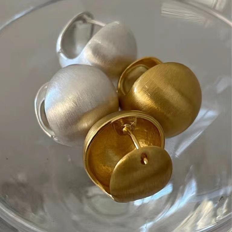 ピアス レディース 高見え ラメ 清涼感 立体 ラウンド メタル イヤリング シンプル 豪華感 吸睛