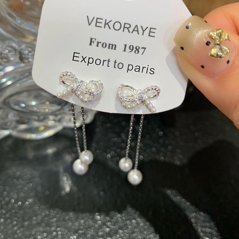 ピアス レディース 925銀針 豪華感 パール 蝶々 結び 流れる 揺れる かわいい スイート エレガント 百合 普段使い パーティー