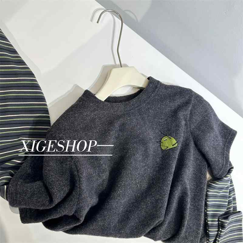 Tシャツ レディース 長袖 もこもこ 秋冬 デザイン トップス 切り替え ストライプ 袖 ゆったり かわいい 丸首 普段使い・主な素材: アクリル・袖丈: 長袖・ネックライン: ラウンドネック・袖のタイプ: レギュラー・カラー: ダークグレ...