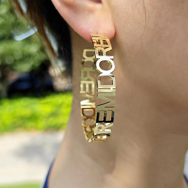 ピアス レディース ギフト ステンレス 大ぶり イヤーカフ リング アルファベット サークル 対応 アクセサリー